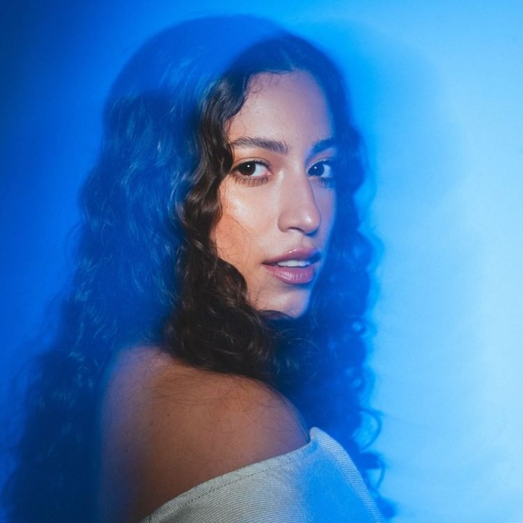 Isa Mari releases a lovely debut single, entitled, “Forget Me”