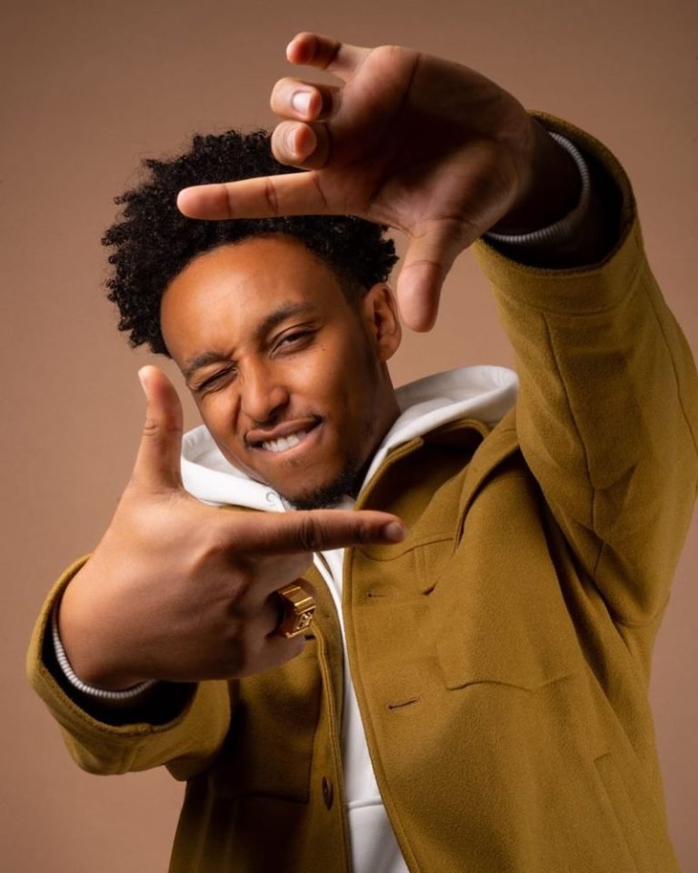 Discover Mez Mariyé's New Afro-pop Single, "Give a Little"