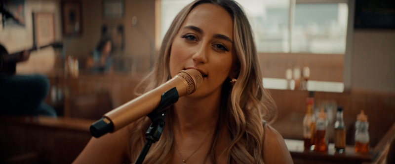Ashley Cooke Performs "your place" LIVE via her Diner Sessions