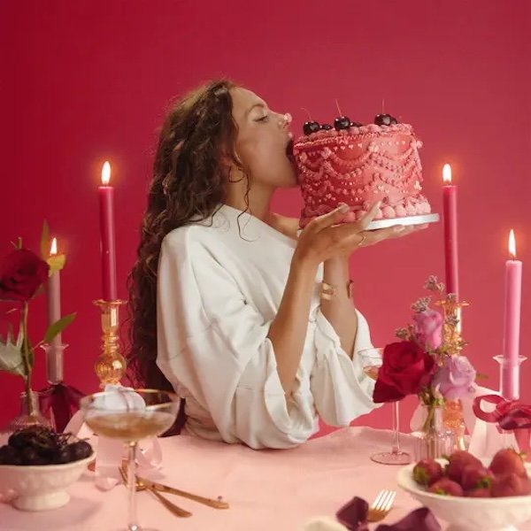 Discover the Flirtatious Energy of Taura Lamb's “Cravings” Song