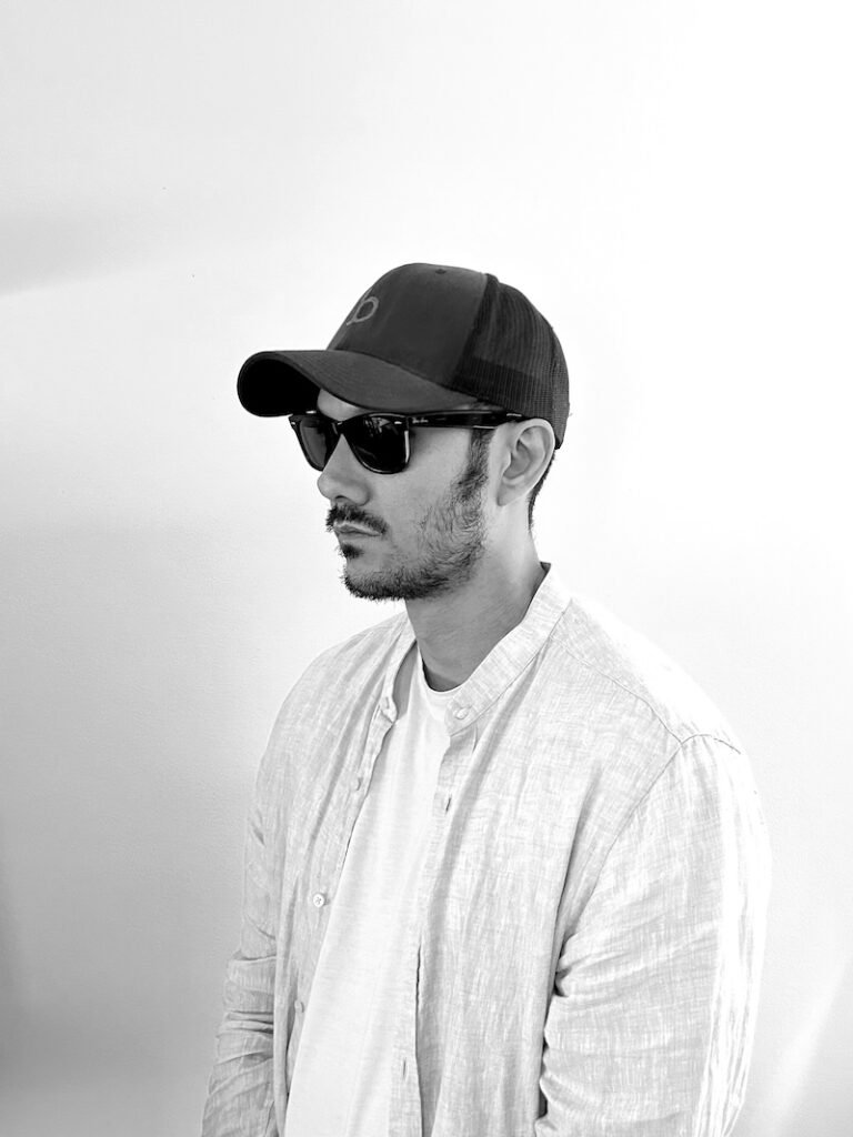 Experience Bronni's Uplifting Summer Anthem "Fly Away"