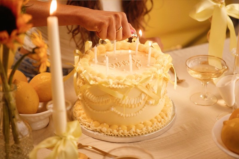 Discover Taura Lamb's New Single "straighten my curls"