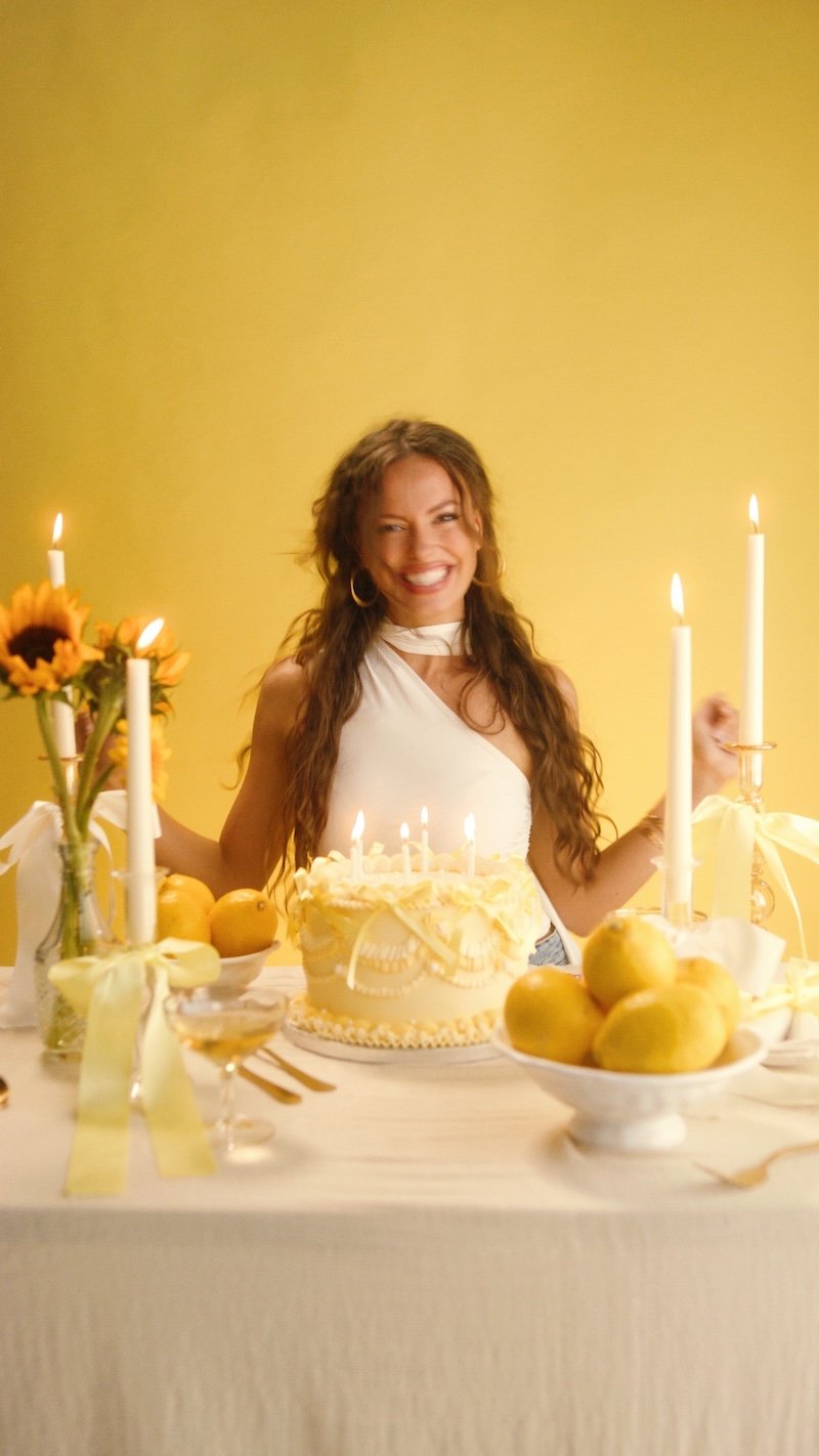 Discover Taura Lamb's New Single "straighten my curls"